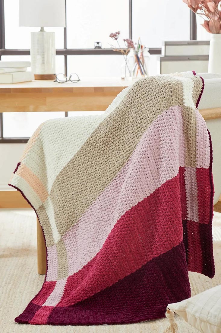 Free Intarsia Colorblock Blanket Pattern – Mary Maxim