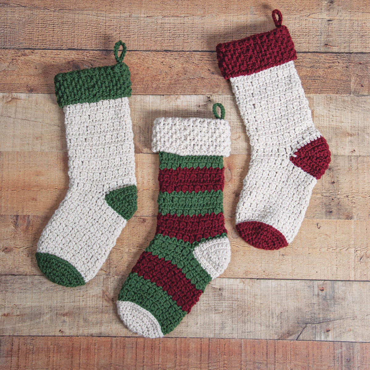 Olde World Stocking Set – Mary Maxim